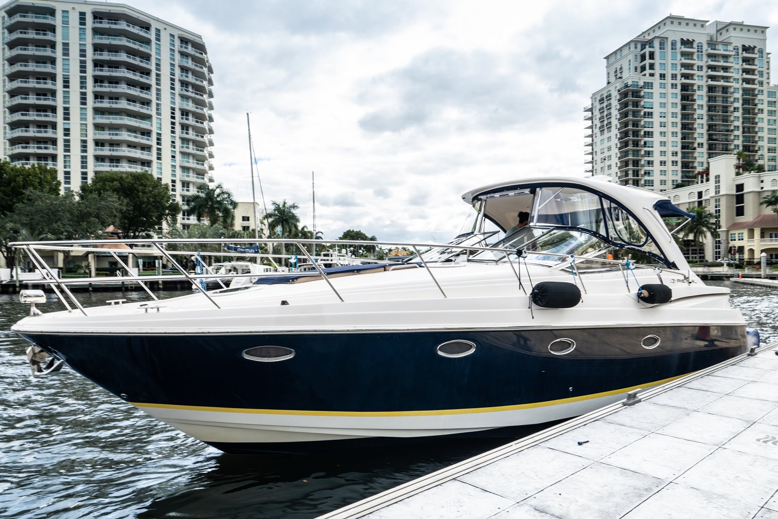 Used 2005 REGAL 3860 COMMODORE | Sundance Marine